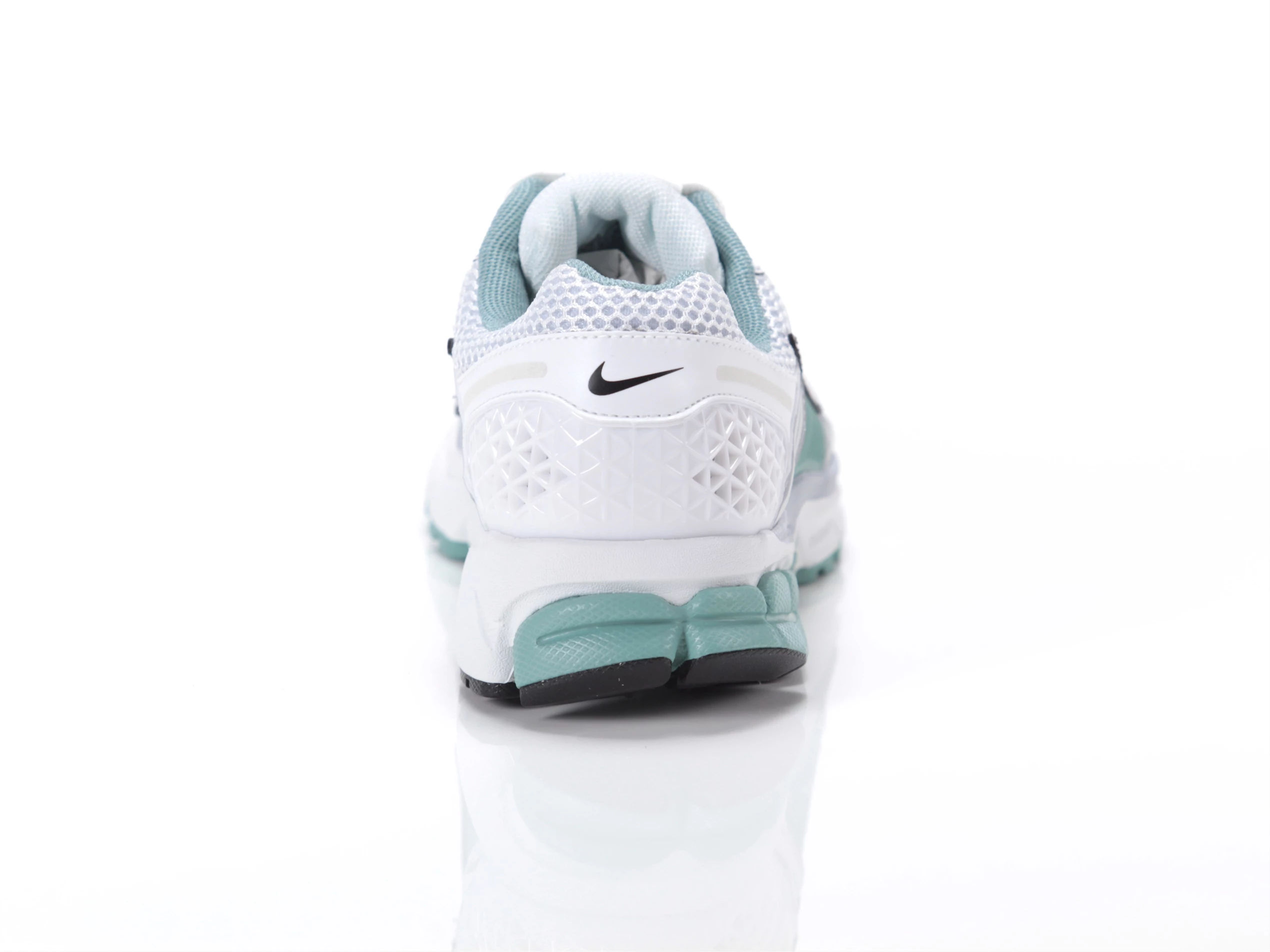 Nike W NIKE ZOOM VOMERO 5 NEWS woman HF1877 101 | YOUSPORTY